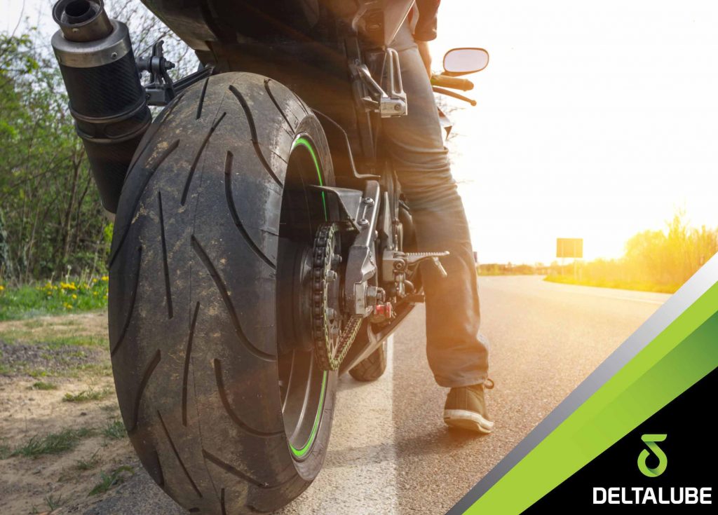 Mengenali Dampak Dan Penyebab Ban Belakang Motor Goyang - Deltalube